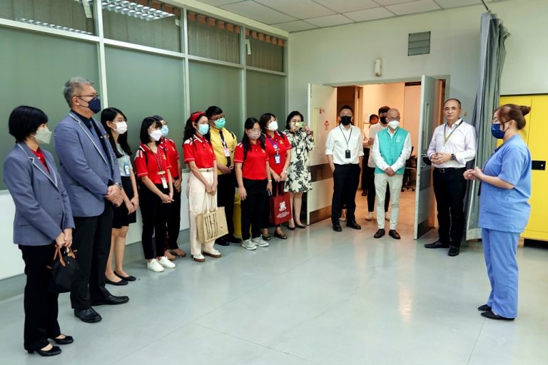 Principal & Staff from Hua Xia Private School Visit Xiao En Centre ...